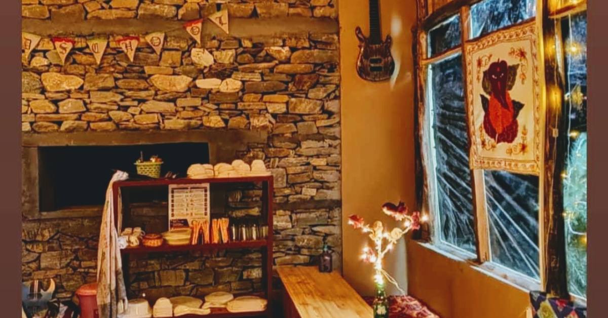 10 Scenic cafes in Jibhi: Where to enjoy the best view and food