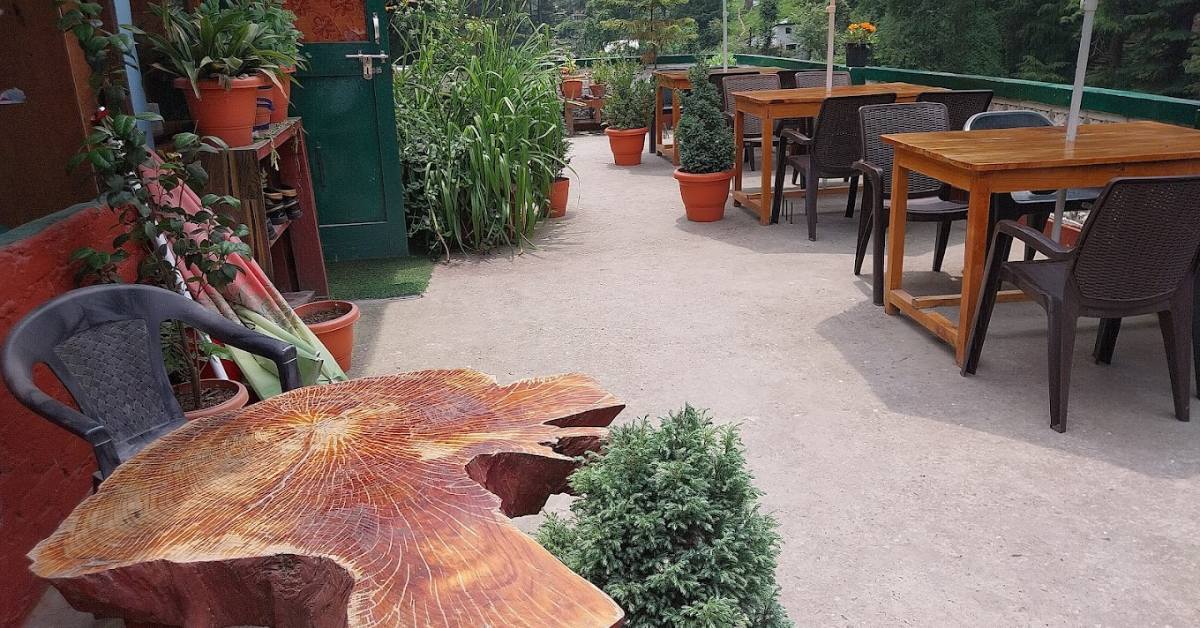 10 Scenic cafes in Jibhi: Where to enjoy the best view and food